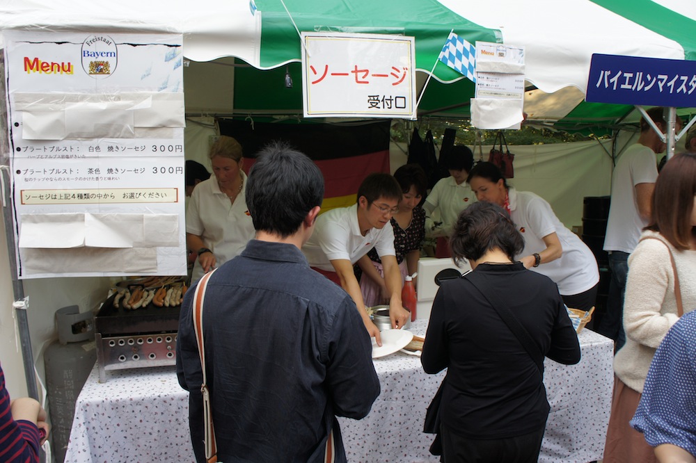 Zwei Stunden Anstehen für 'ne Wurst / The Meat Guy - Japan Almanach - Blog